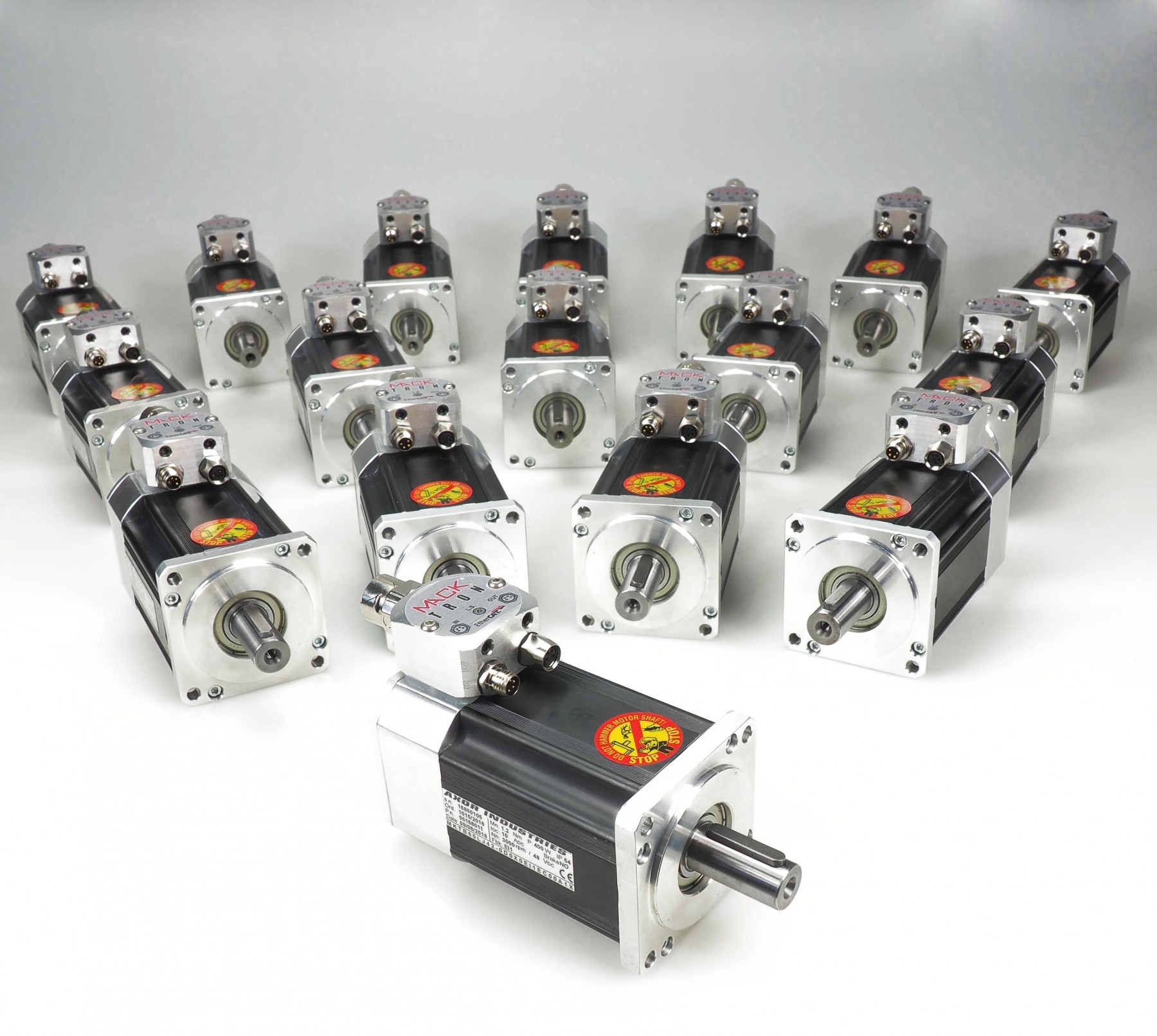 Ultra-compact servo motor with integrated drive